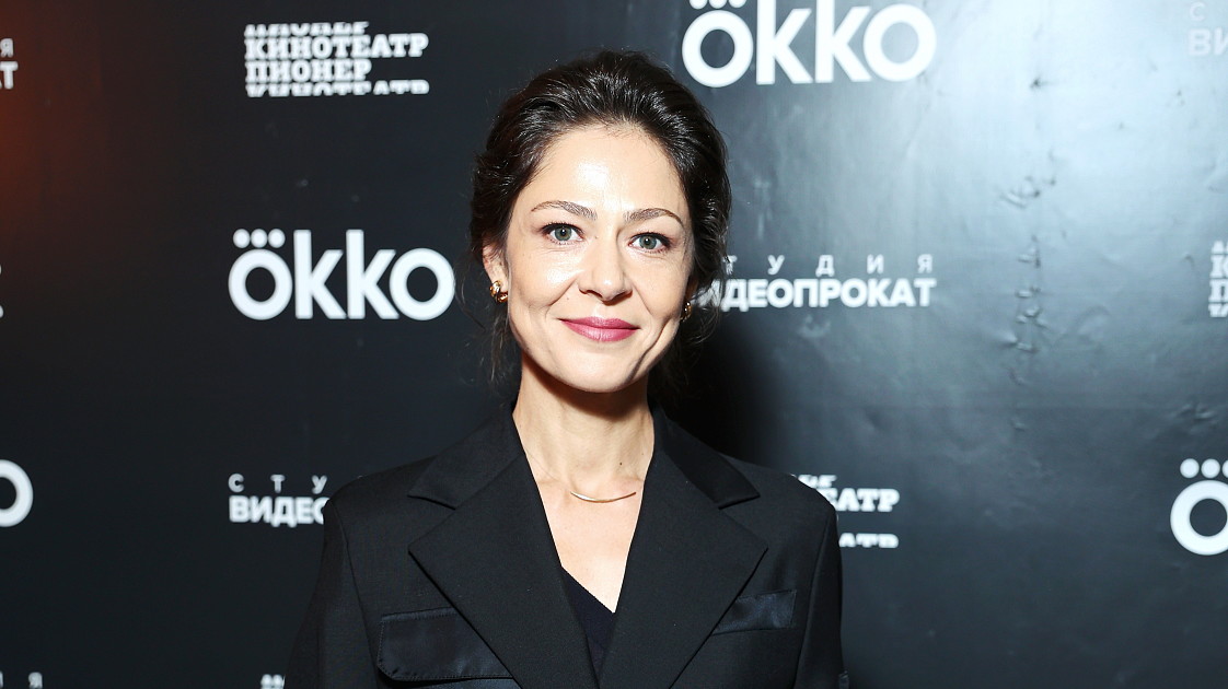 Елена Лядова, Константин Хабенский, Оксана Лаврентьева на премьере ...